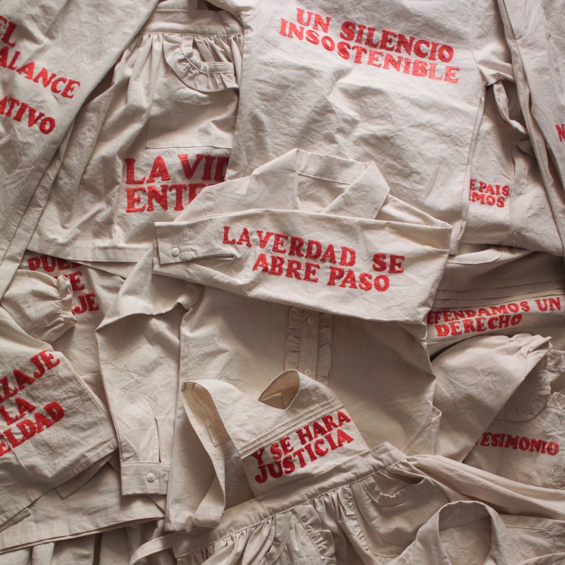 El fuego de los niños. Individual de Nereida Apaza. Curaduría de Manuel ...